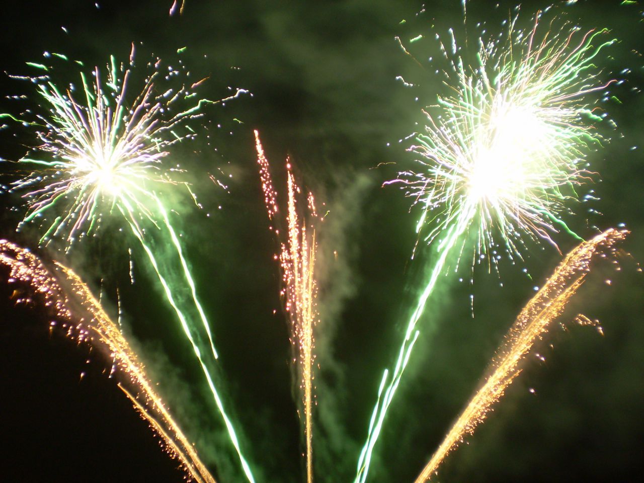 Silver Fireworks Display - 1st Galaxy Fireworks