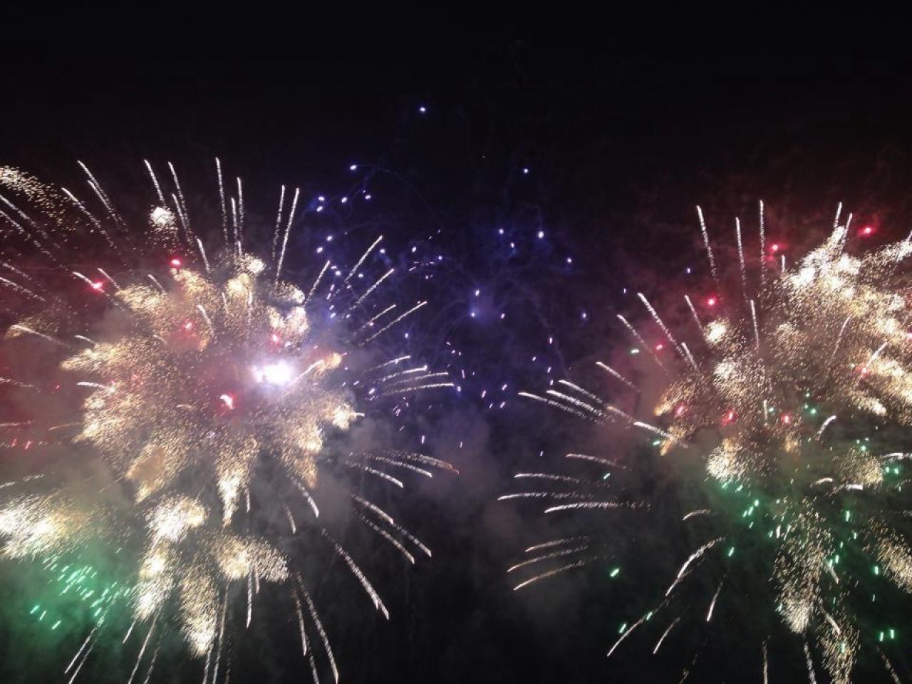 Platinum Fireworks Display - 1st Galaxy Fireworks